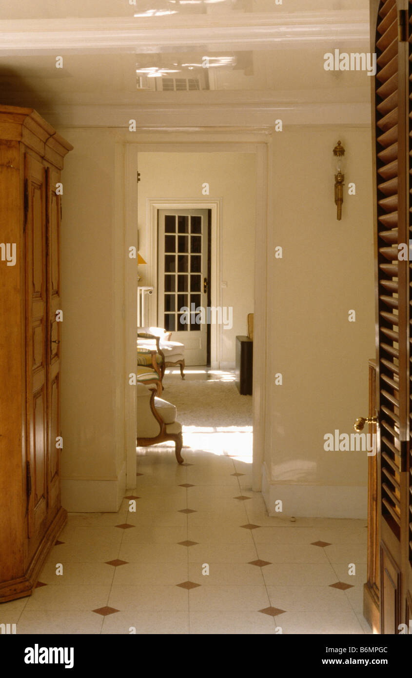 Interiors traditional living rooms floors hi-res stock photography and ...