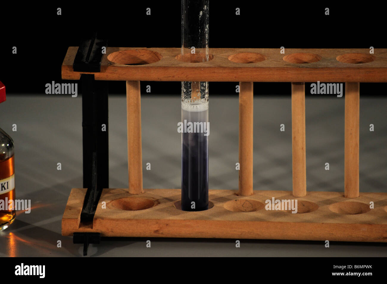 science laboratory equipment Stock Photo - Alamy