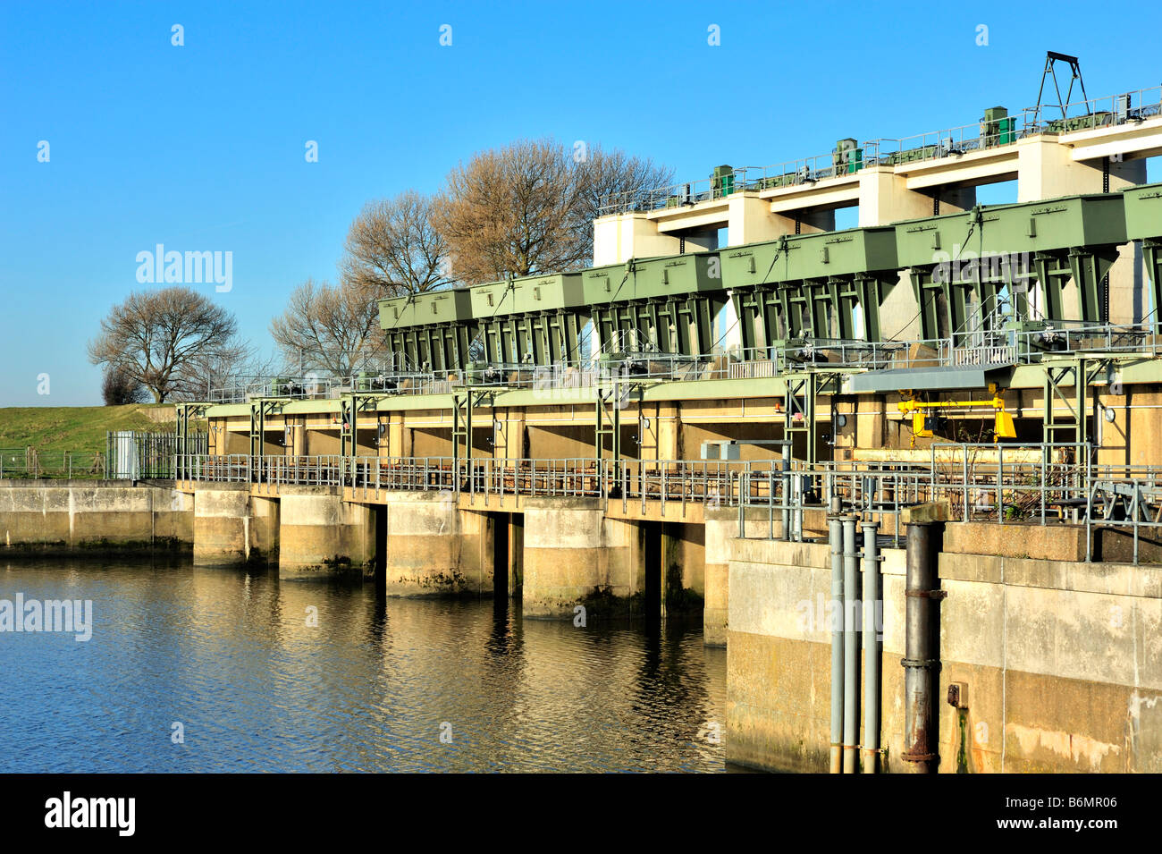 Tidal gates hi-res stock photography and images - Alamy