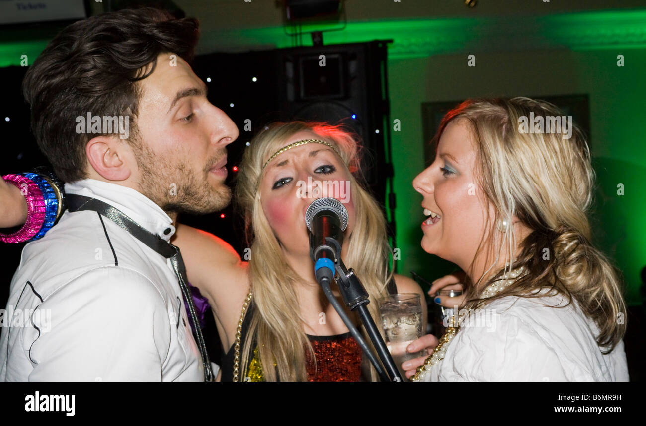 Karaoke singers hi-res stock photography and images - Alamy