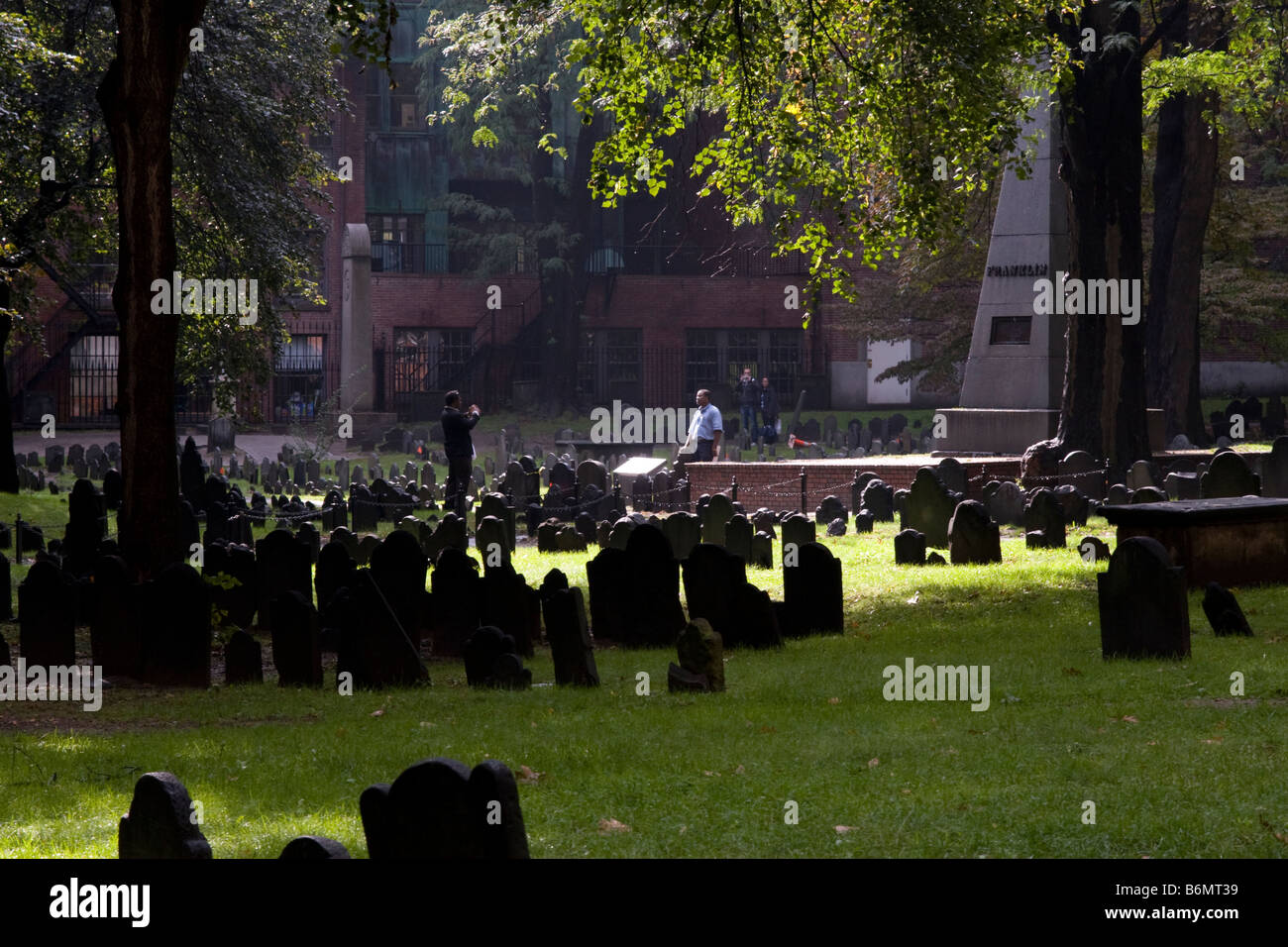 Old granary burial ground boston hi-res stock photography and images ...