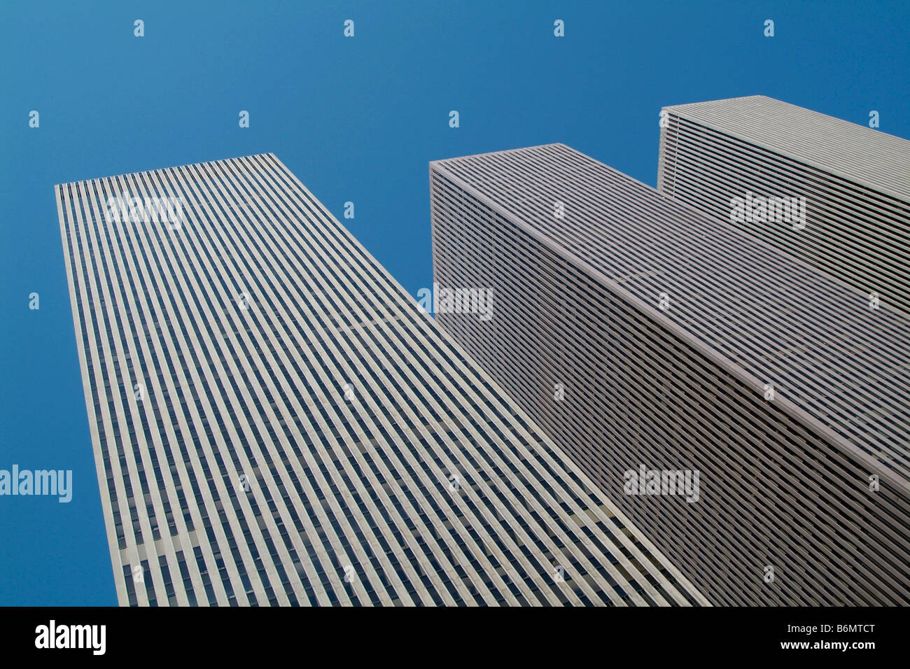 Mobil oil building hi-res stock photography and images - Alamy