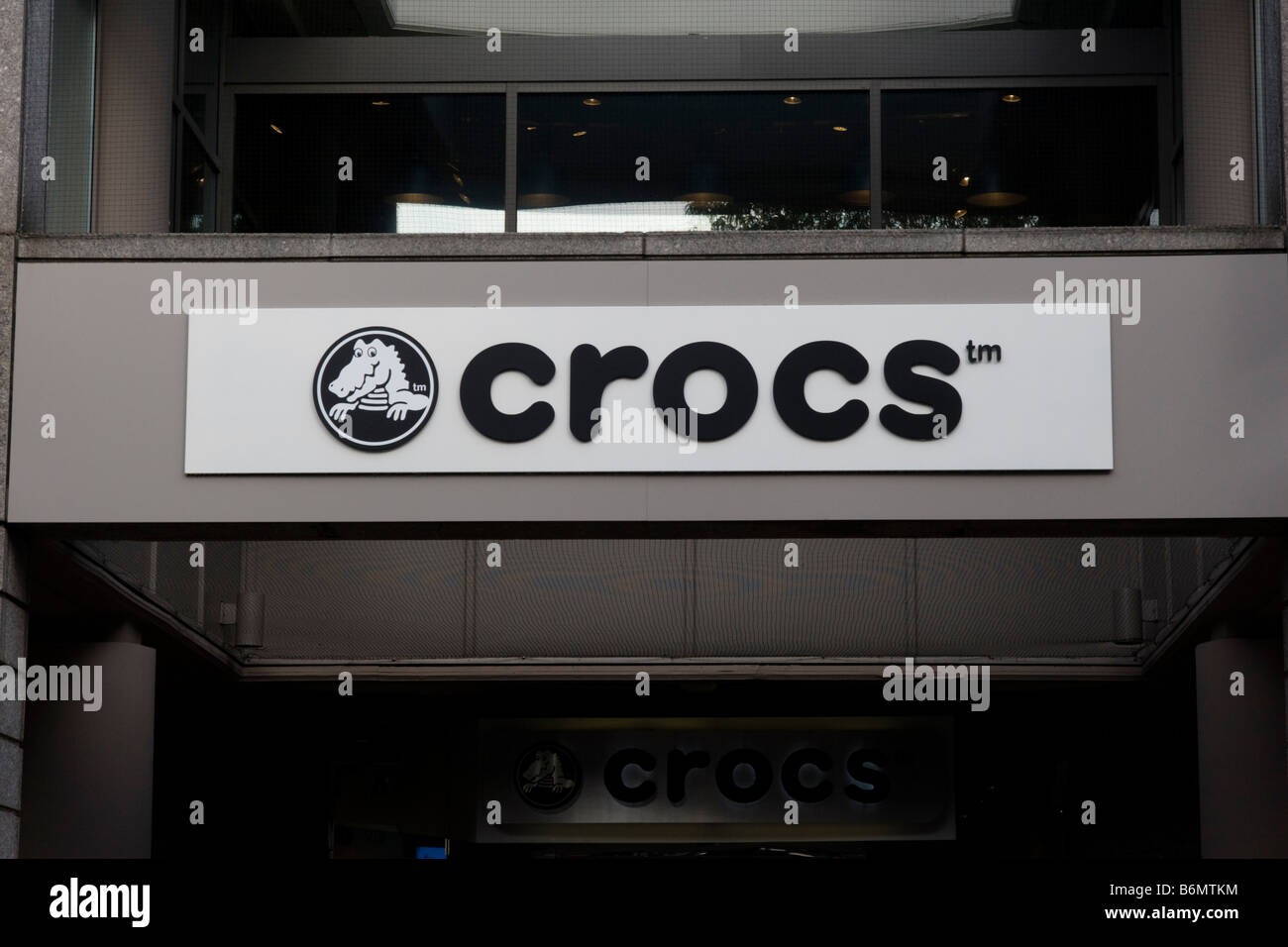 Sign outside Crocs Shoe Shop USA Stock Photo - Alamy