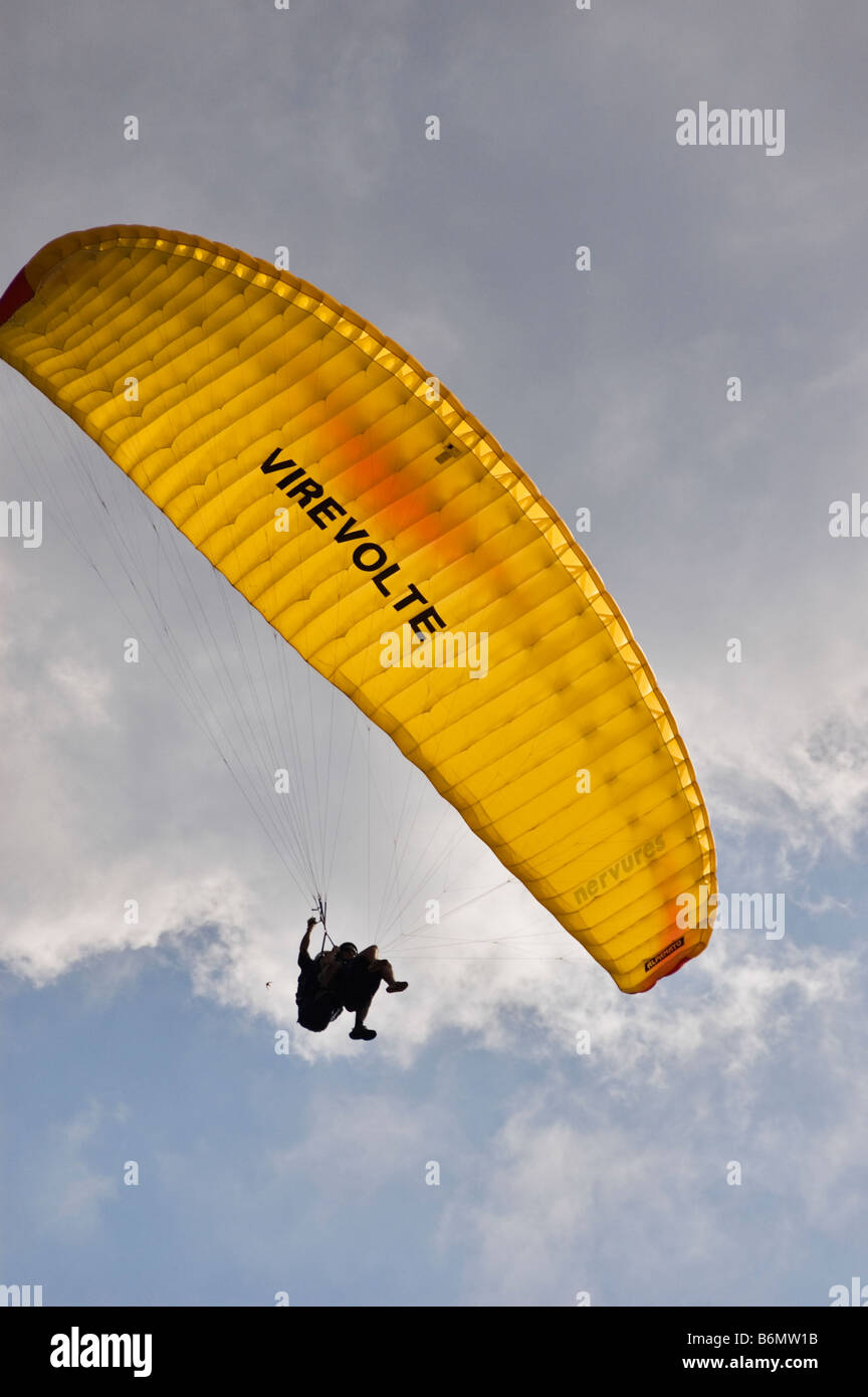 Paragliding team hi-res stock photography and images - Alamy