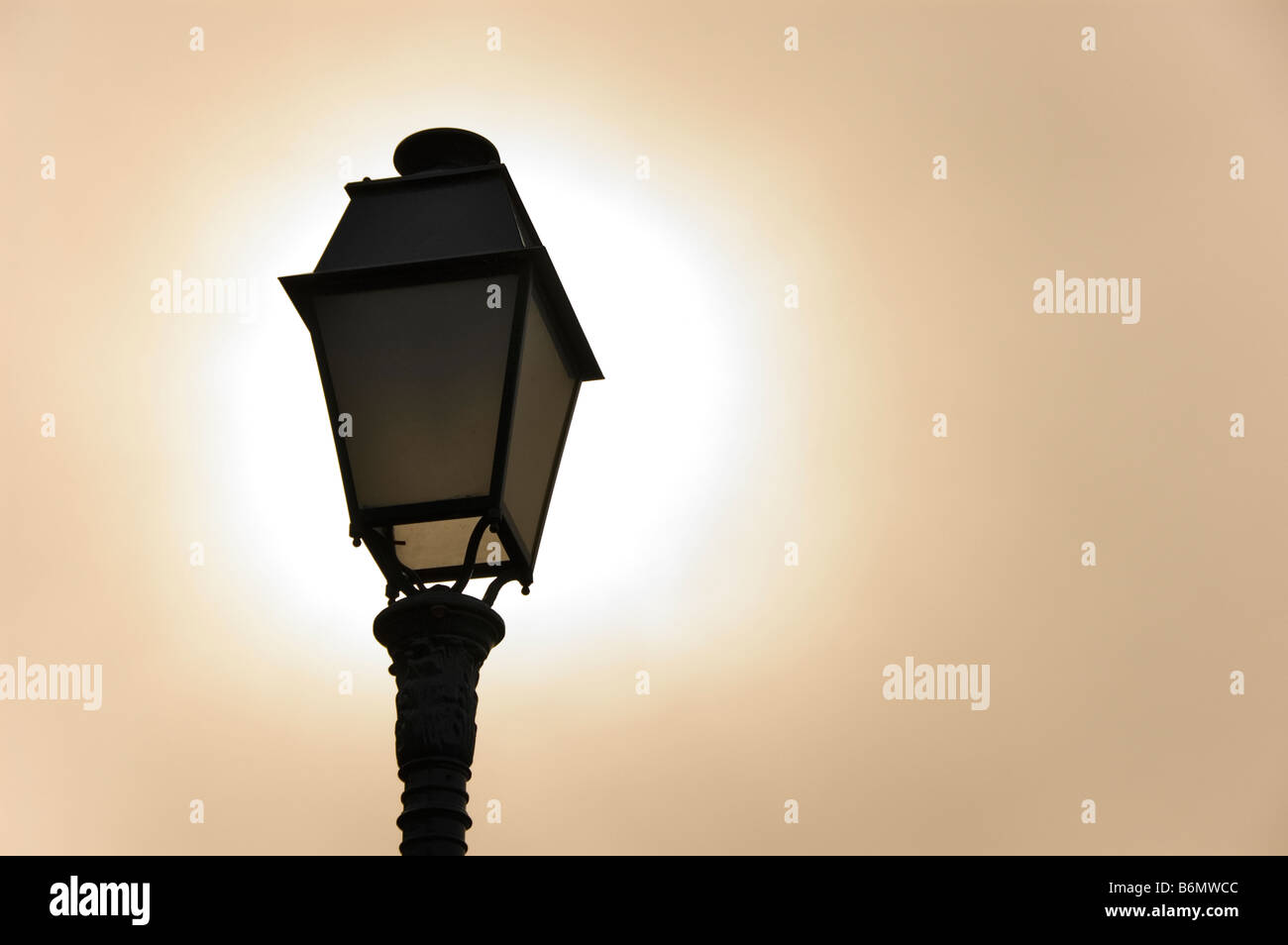 Streetlight hi-res stock photography and images - Alamy