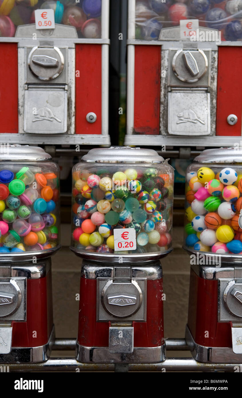 Toy machine hi-res stock photography and images - Alamy