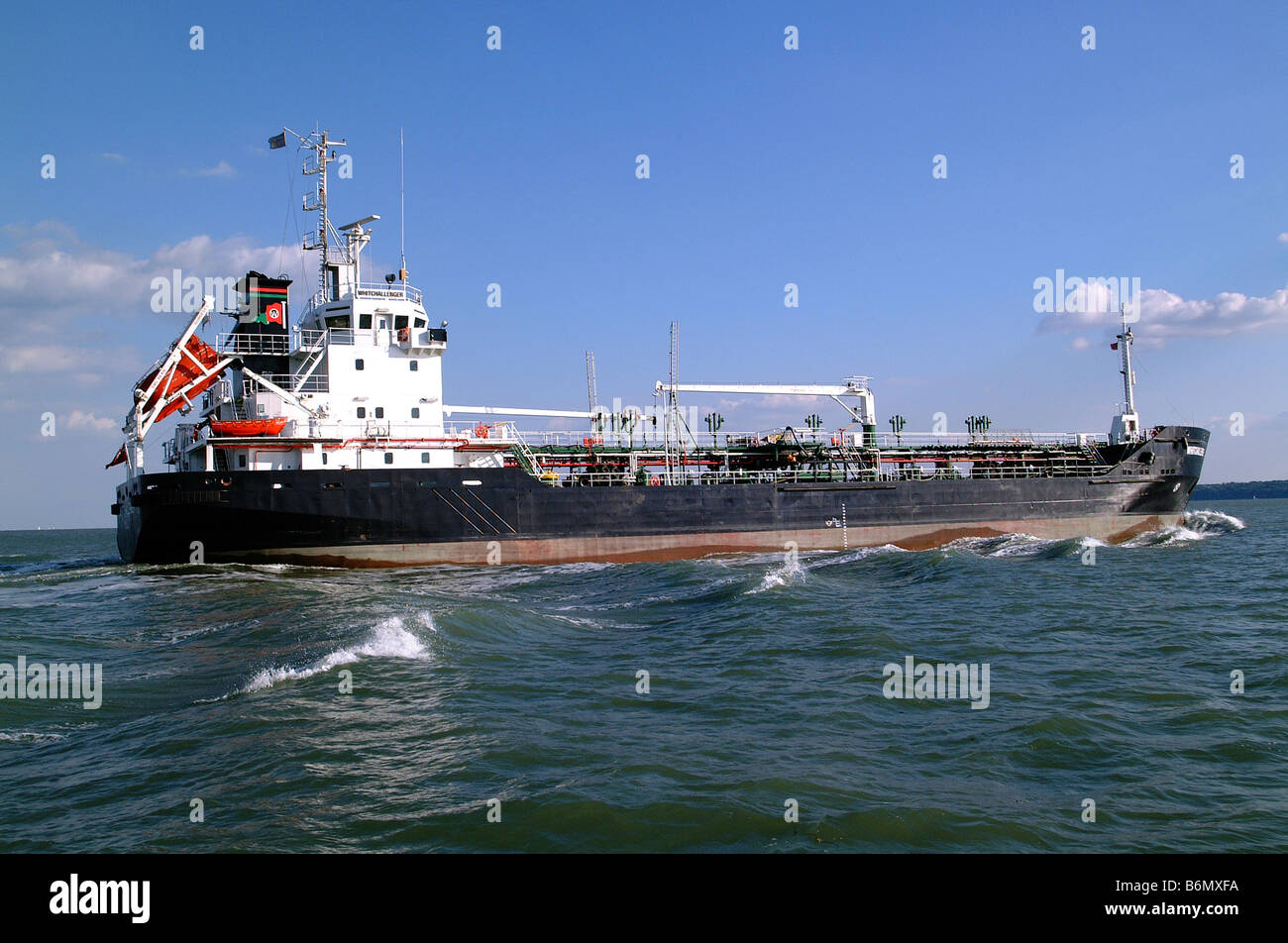 Bunker tanker hi-res stock photography and images - Alamy