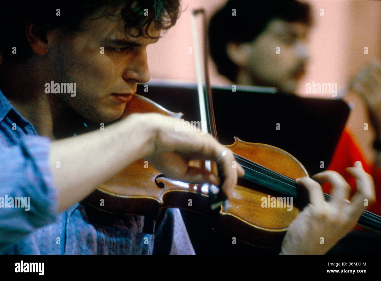 Orchester young hi-res stock photography and images - Alamy