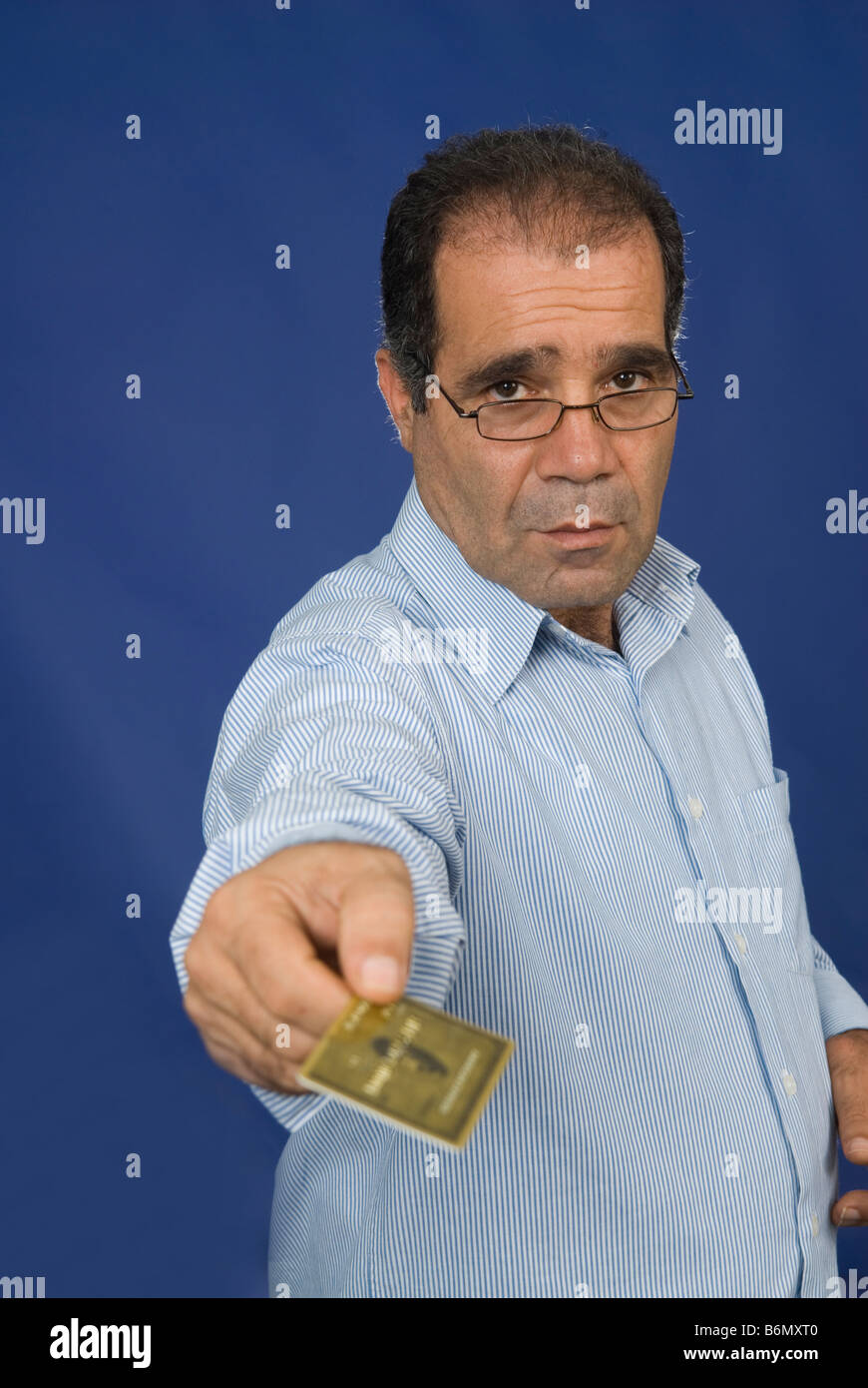 Man holding credit card Stock Photo - Alamy