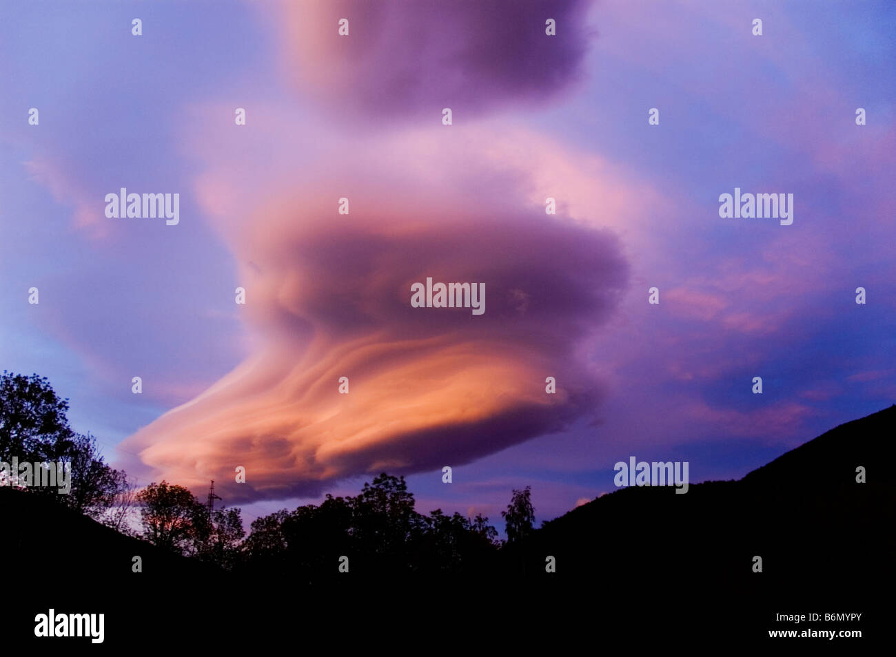 Bizarre cloud formation Pyrenees the mountain range that separates ...