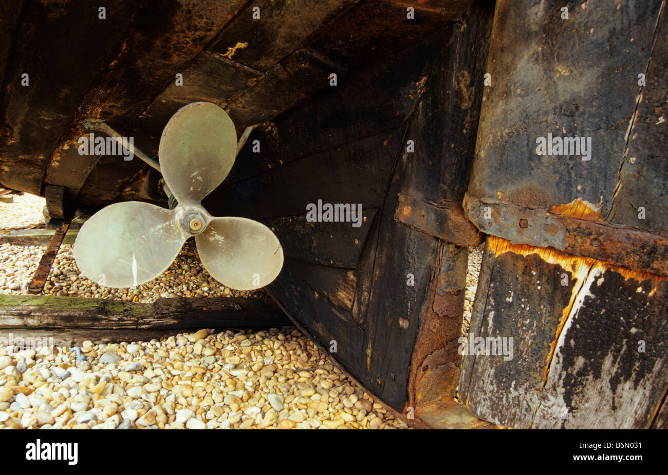 Rusty boat hull on shingle beach hi-res stock photography and images ...