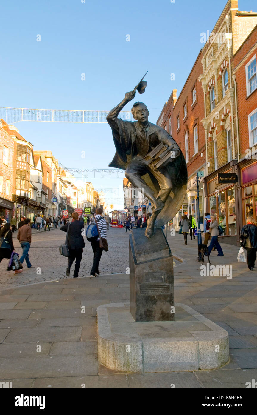 Statue with Guildford Highstreet in the background Stock Photo - Alamy