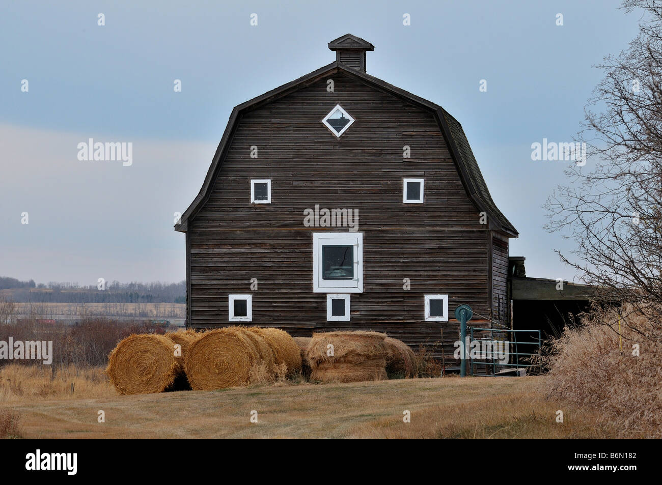 Barn farmland crops agriculture hi-res stock photography and images - Alamy