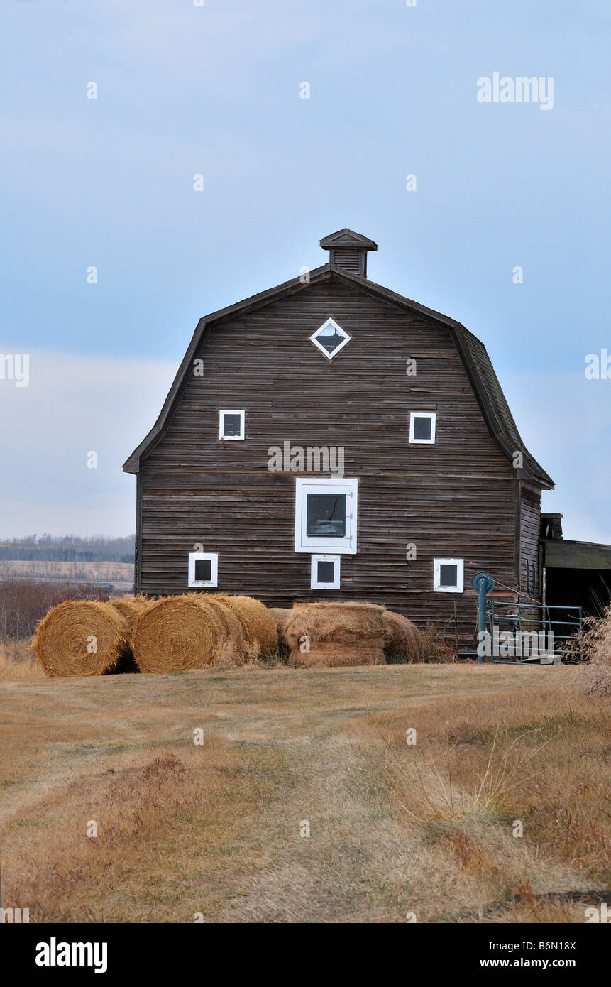 Old farm and barn scenic image hi-res stock photography and images - Alamy