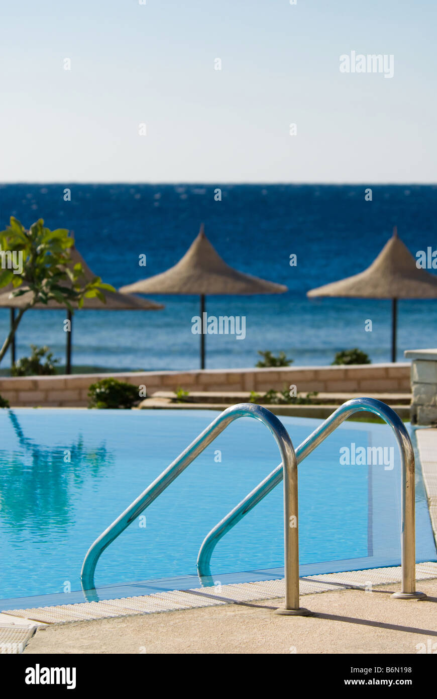beautiful swimming pool and ocean in background Stock Photo - Alamy