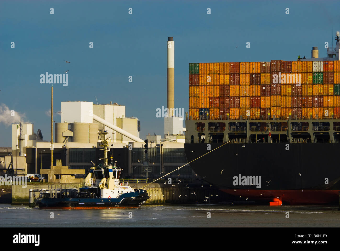 Huge cargo ship waves hi-res stock photography and images - Alamy