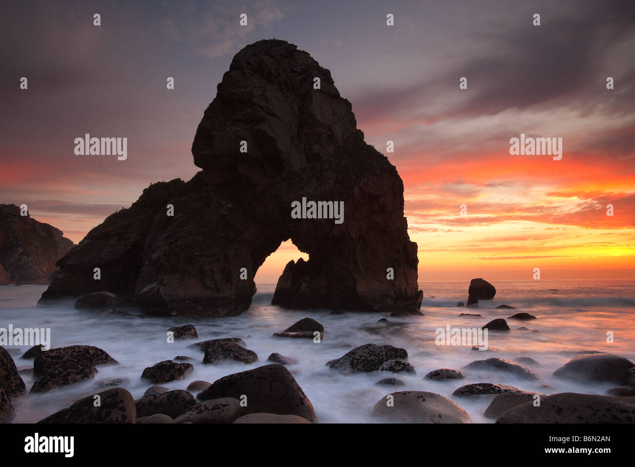 Big rock sunset hi-res stock photography and images - Alamy
