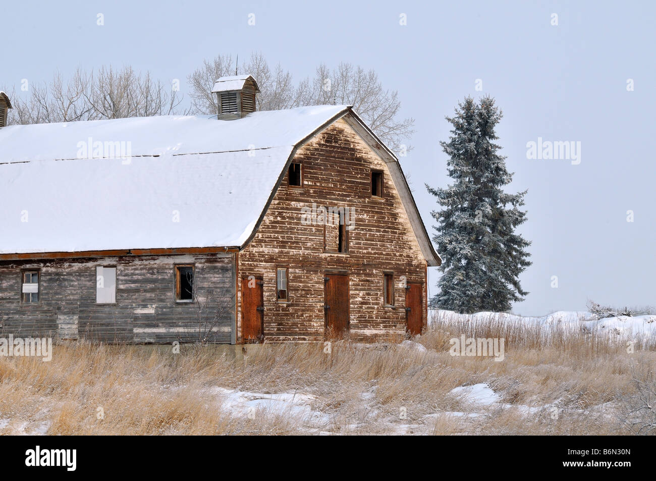 Snowy Barn 0805 Stock Photo - Alamy
