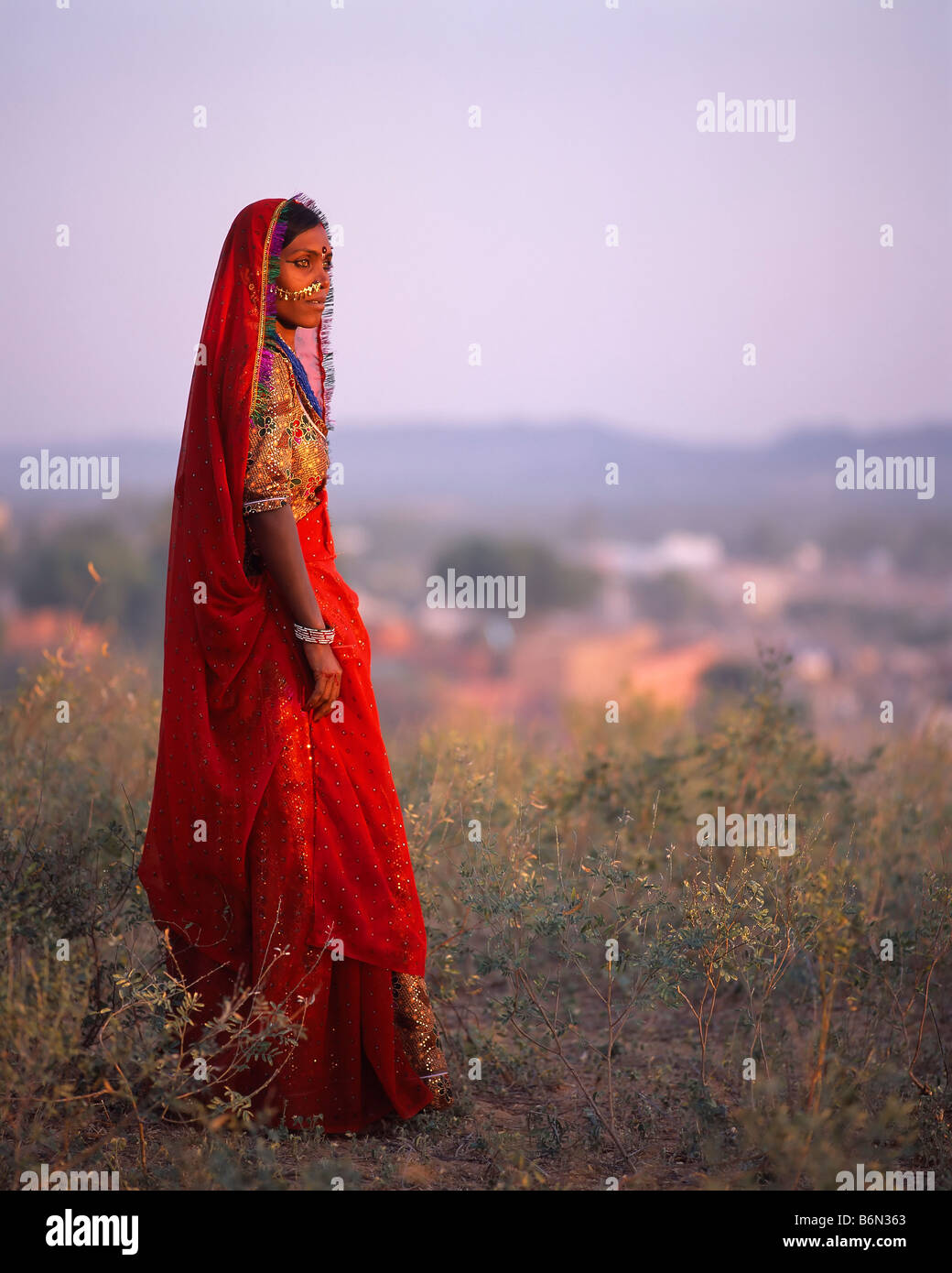 Young woman, Pushkar camel fair, Rajasthan, India Stock Photo - Alamy