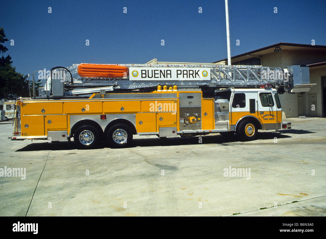 Yellow fire truck hi-res stock photography and images - Alamy