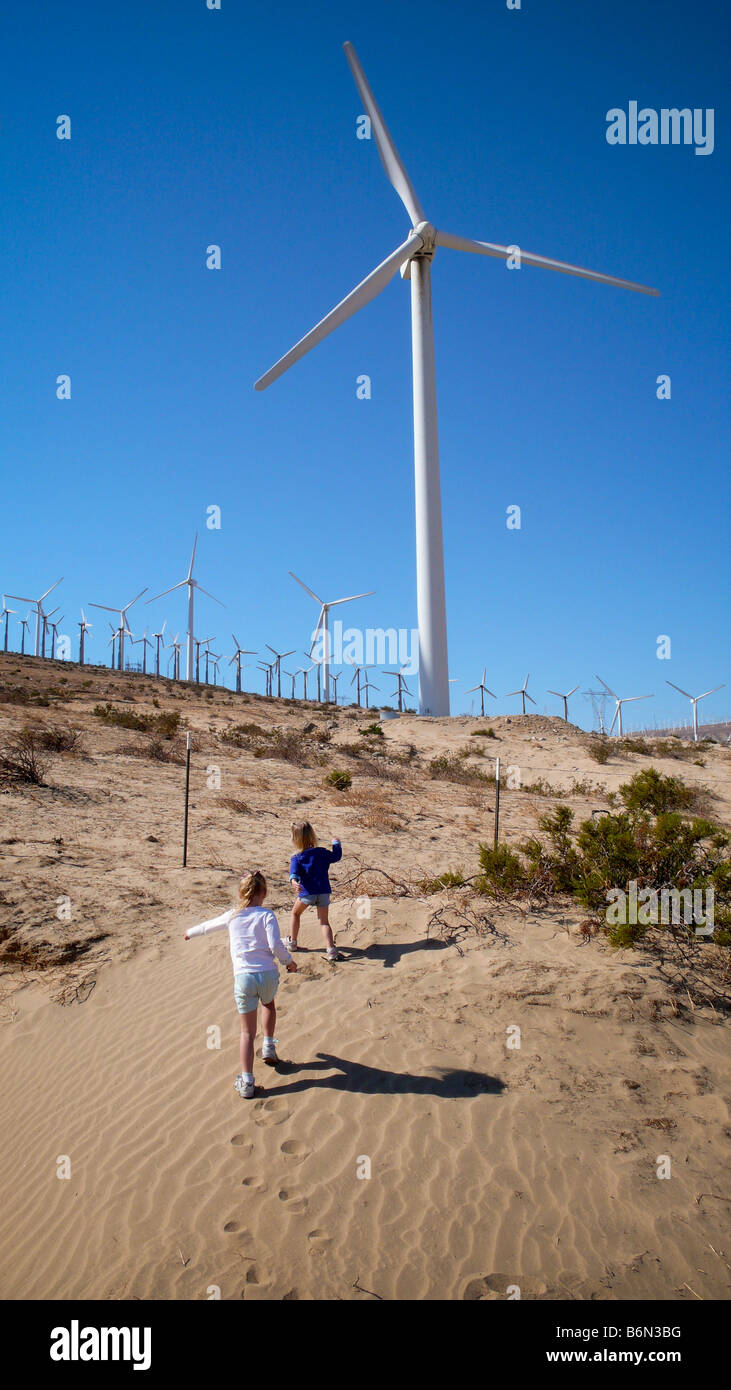 Kids exploring hi-res stock photography and images - Alamy