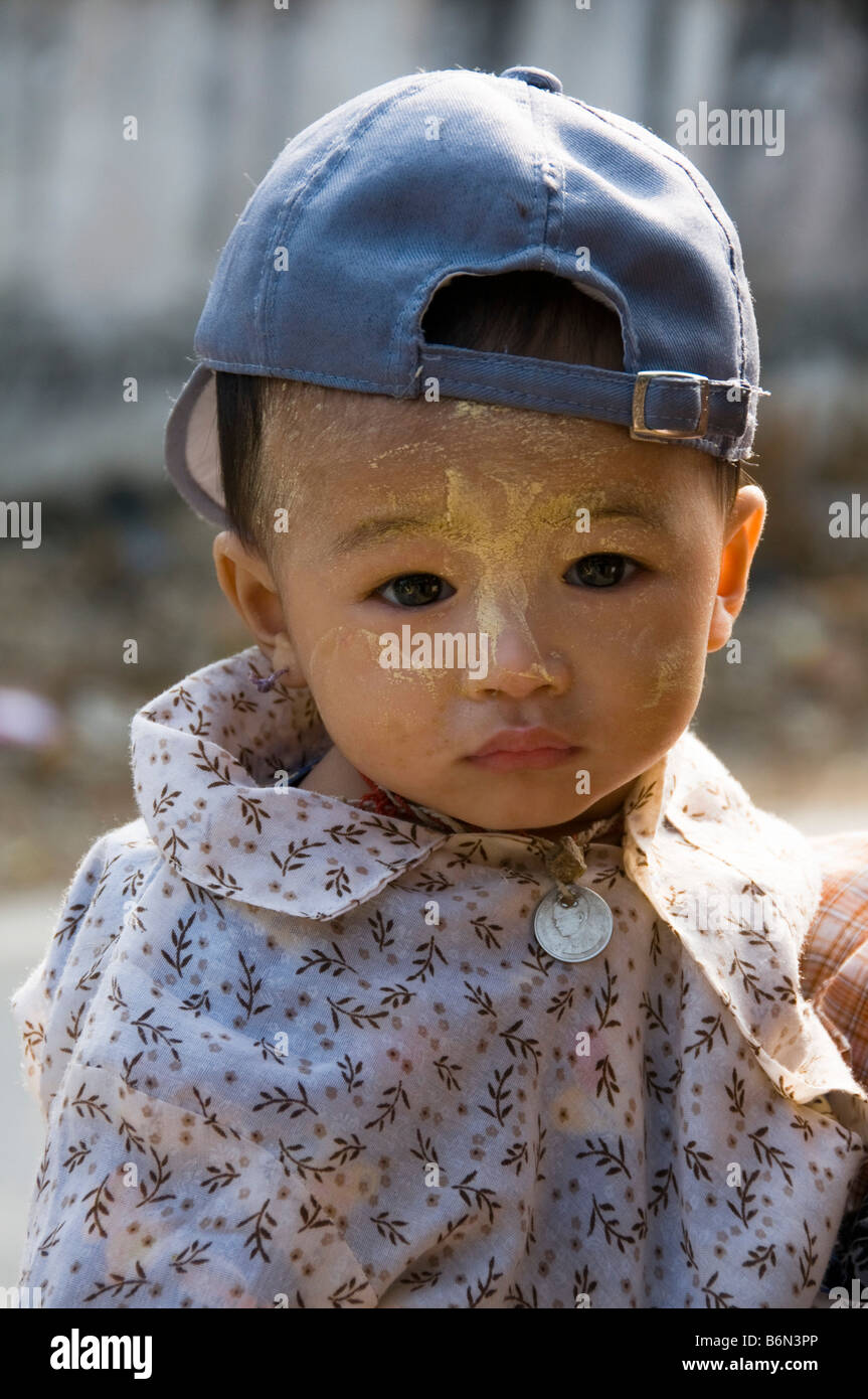 Thailand child face paint hi-res stock photography and images - Alamy