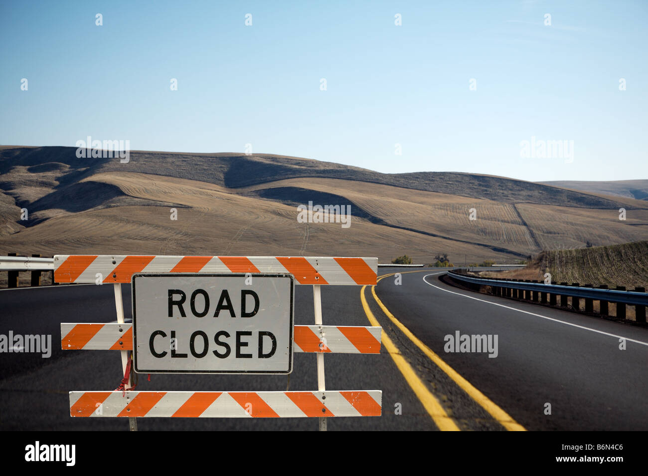 road closed traffic sign Stock Photo - Alamy