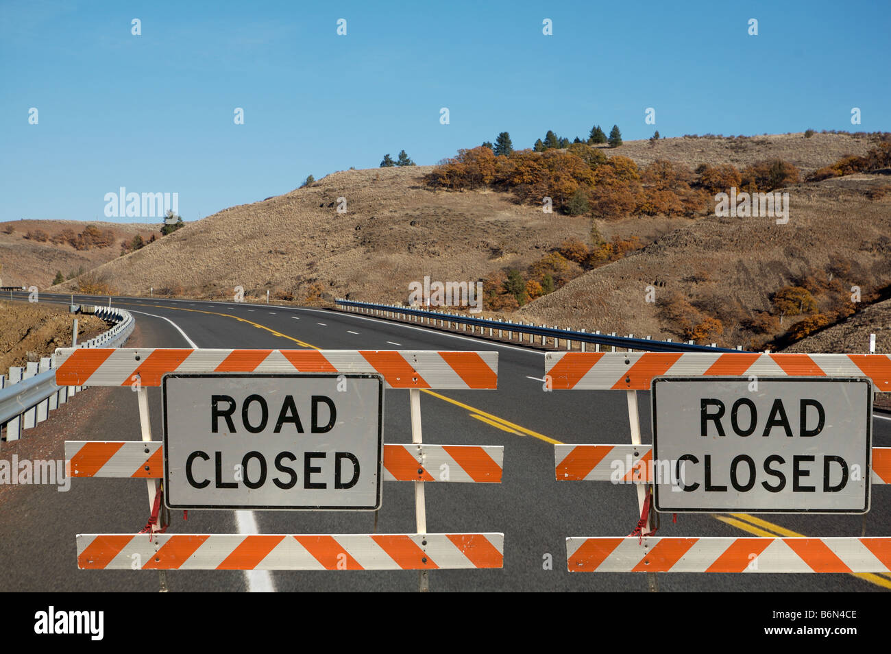 road closed traffic sign Stock Photo - Alamy