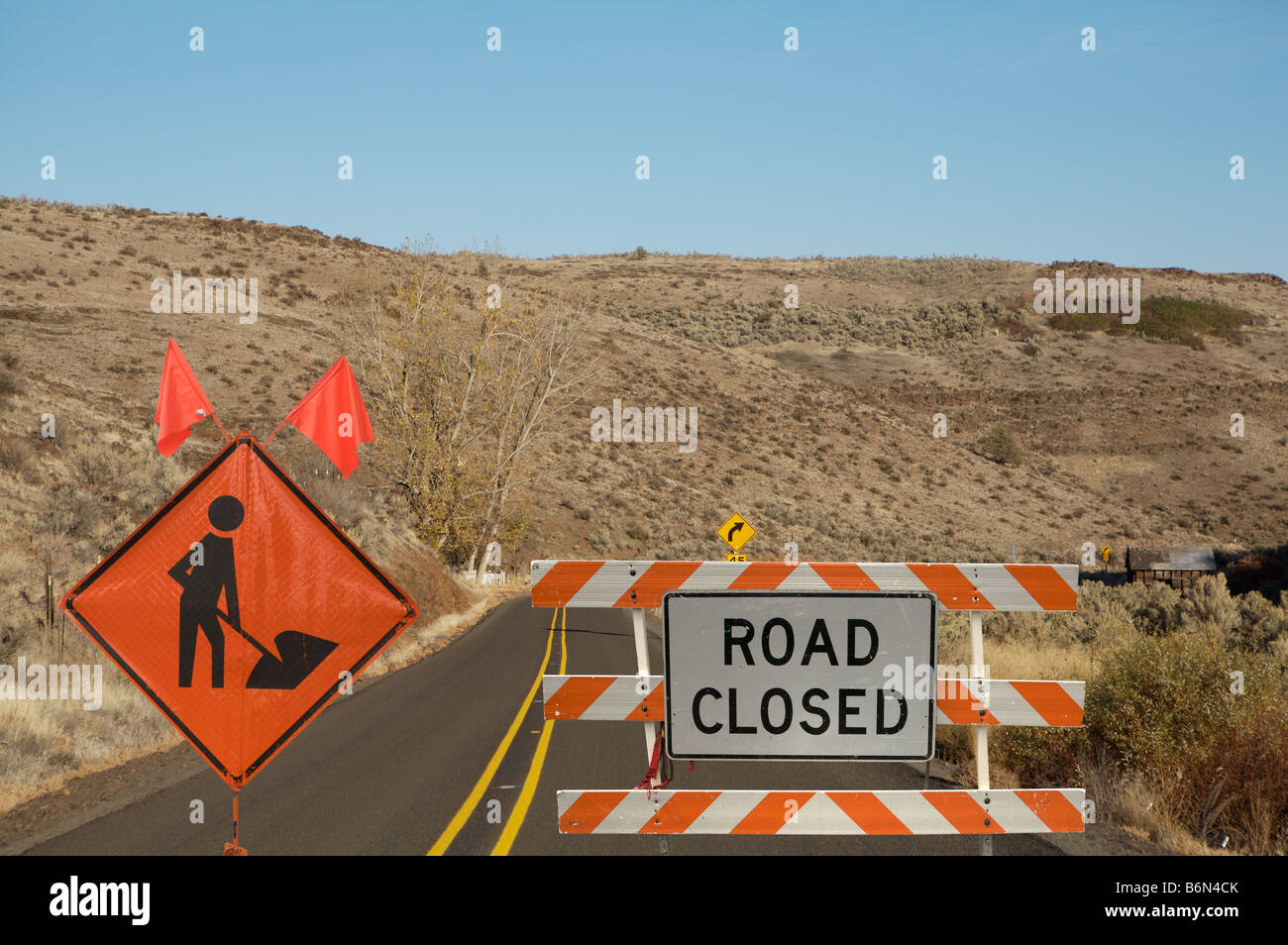road closed traffic sign Stock Photo - Alamy