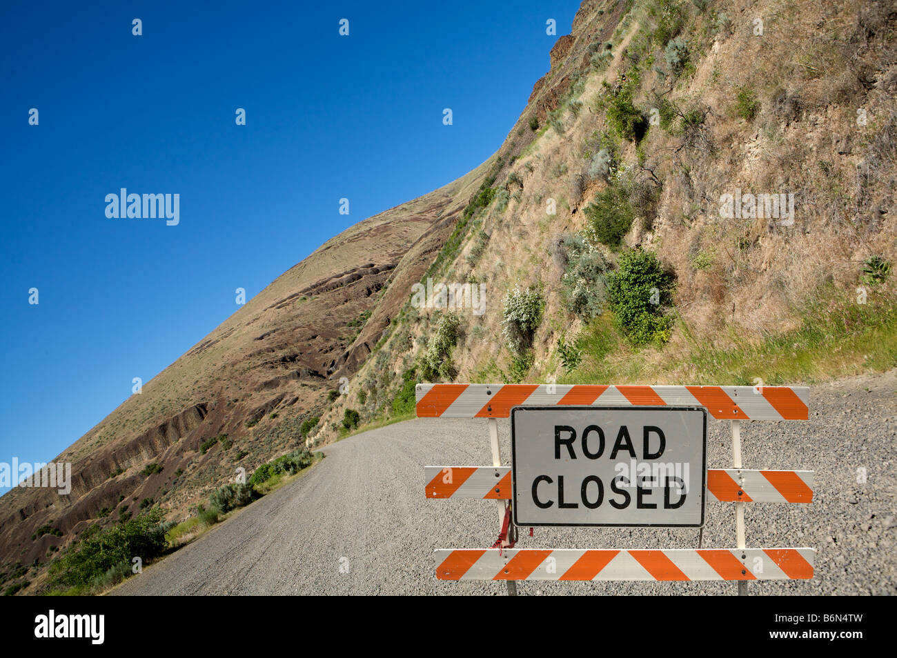 road closed traffic sign Stock Photo - Alamy