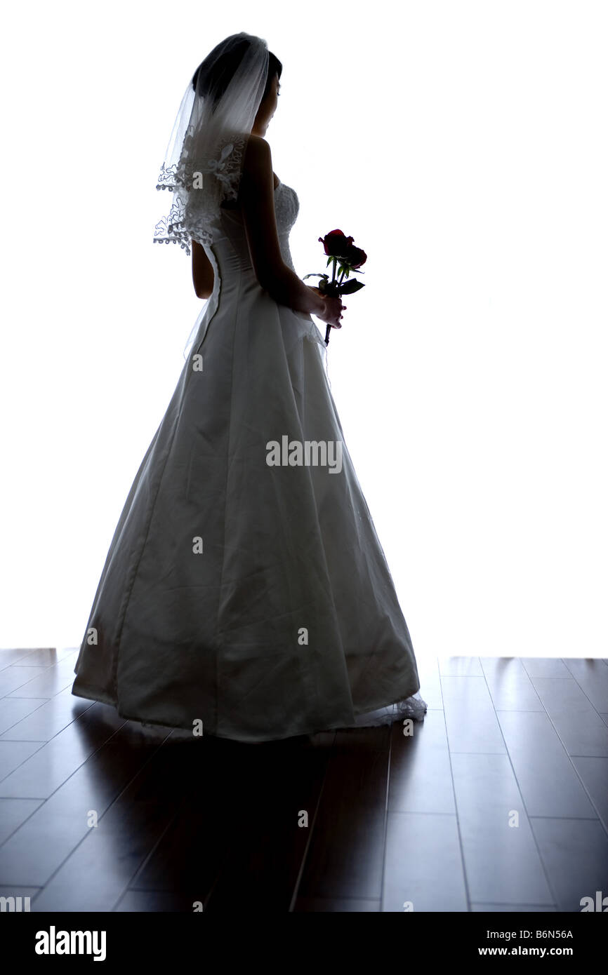 Young bride side view portrait Stock Photo - Alamy