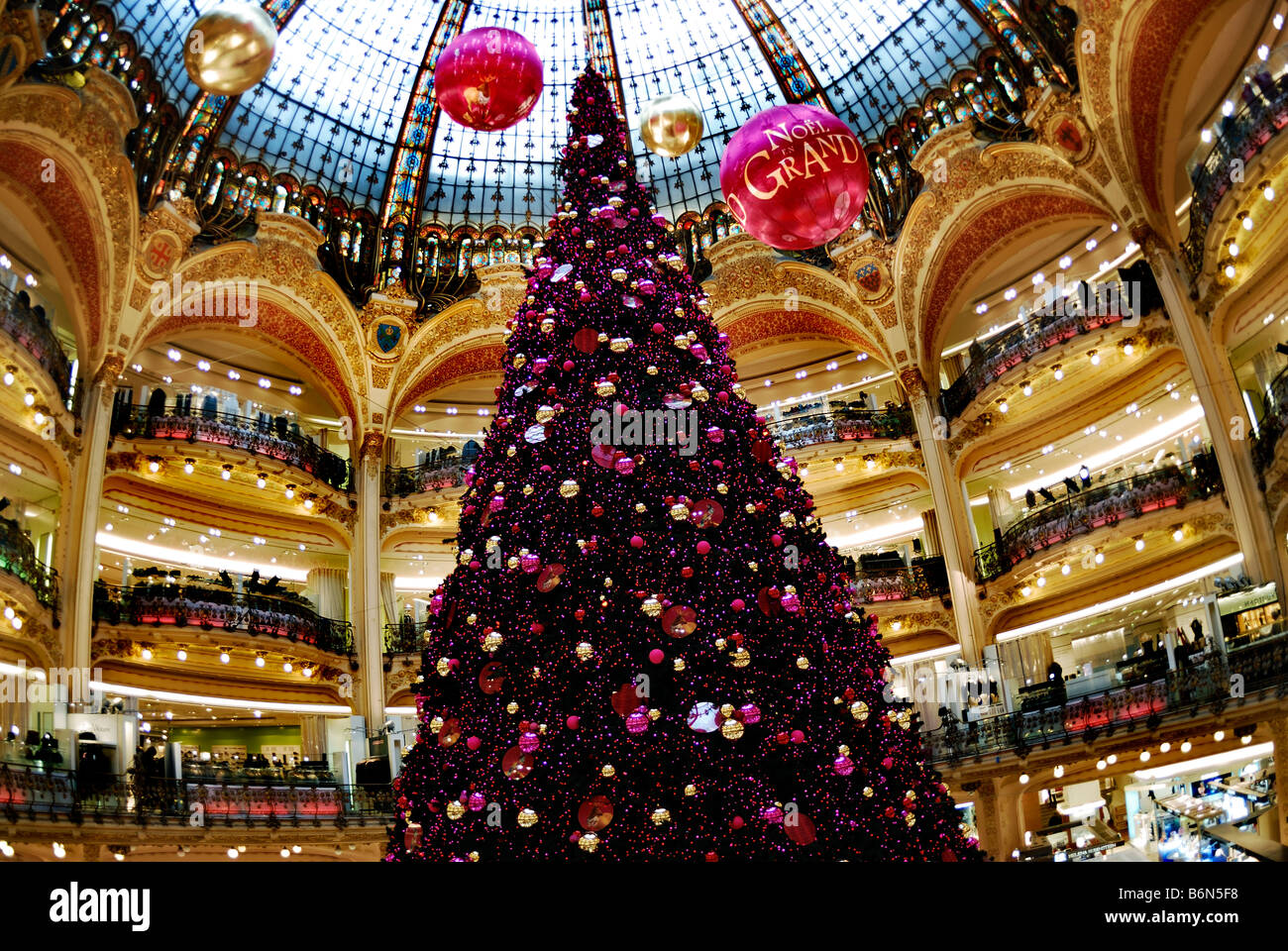 Lights lighting urbanism building hi-res stock photography and images ...