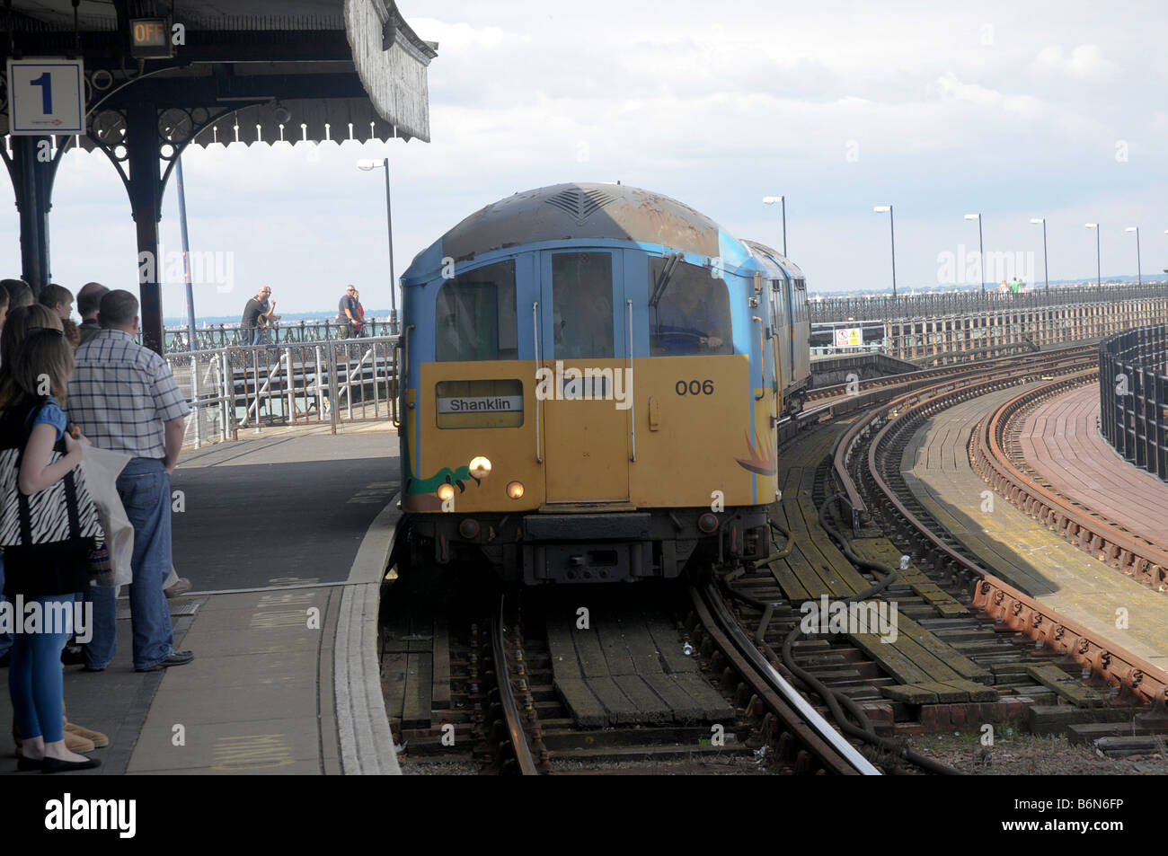 Ryde pierhead hi-res stock photography and images - Alamy