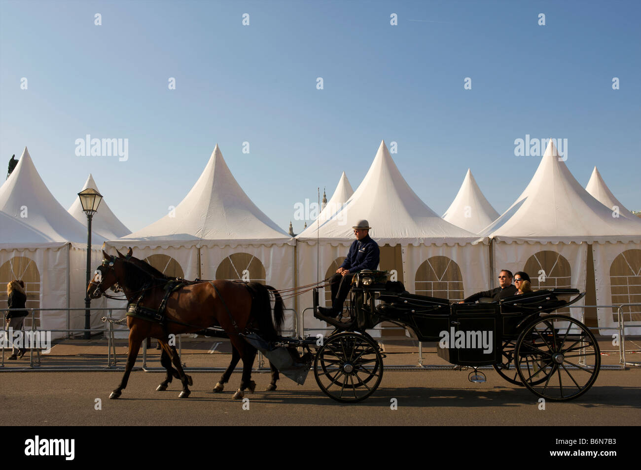Hackney carriages in front of Alte Hofburg building near Heldenplatz in ...