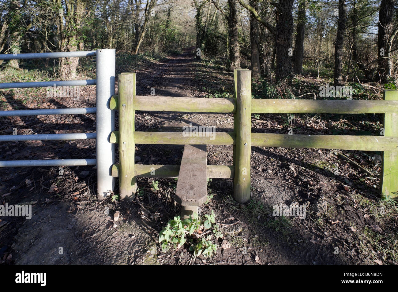 A gate on a footpath Stock Photo - Alamy