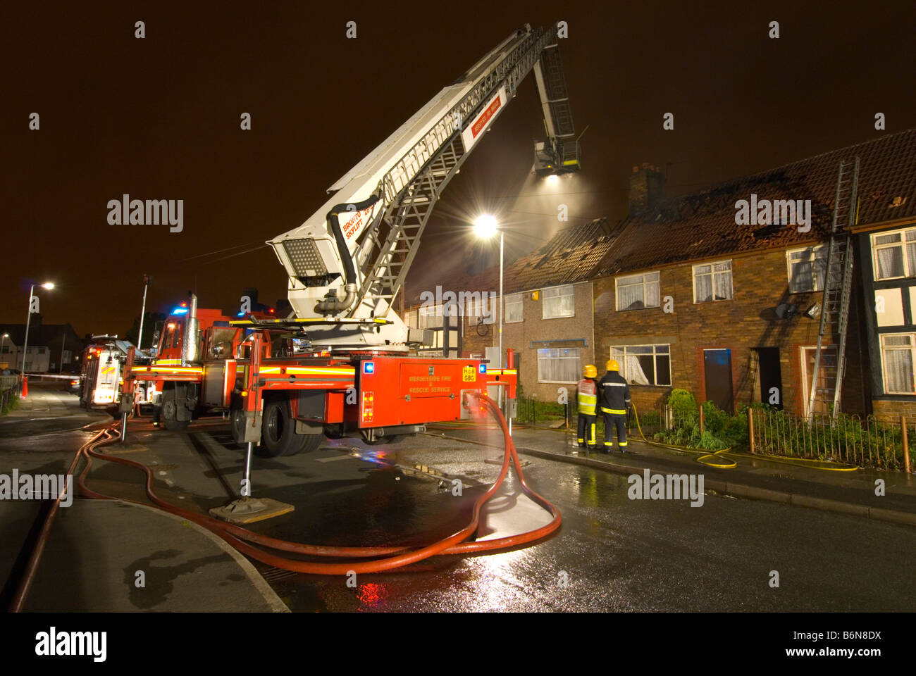 Fire & Rescue Service UK use a Hydraulic Platform to tackle house fire ...