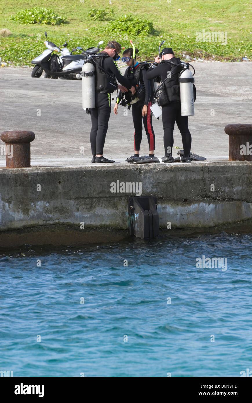 People Preparing To Scuba Dive, Taiwan, Green Island Stock Photo - Alamy