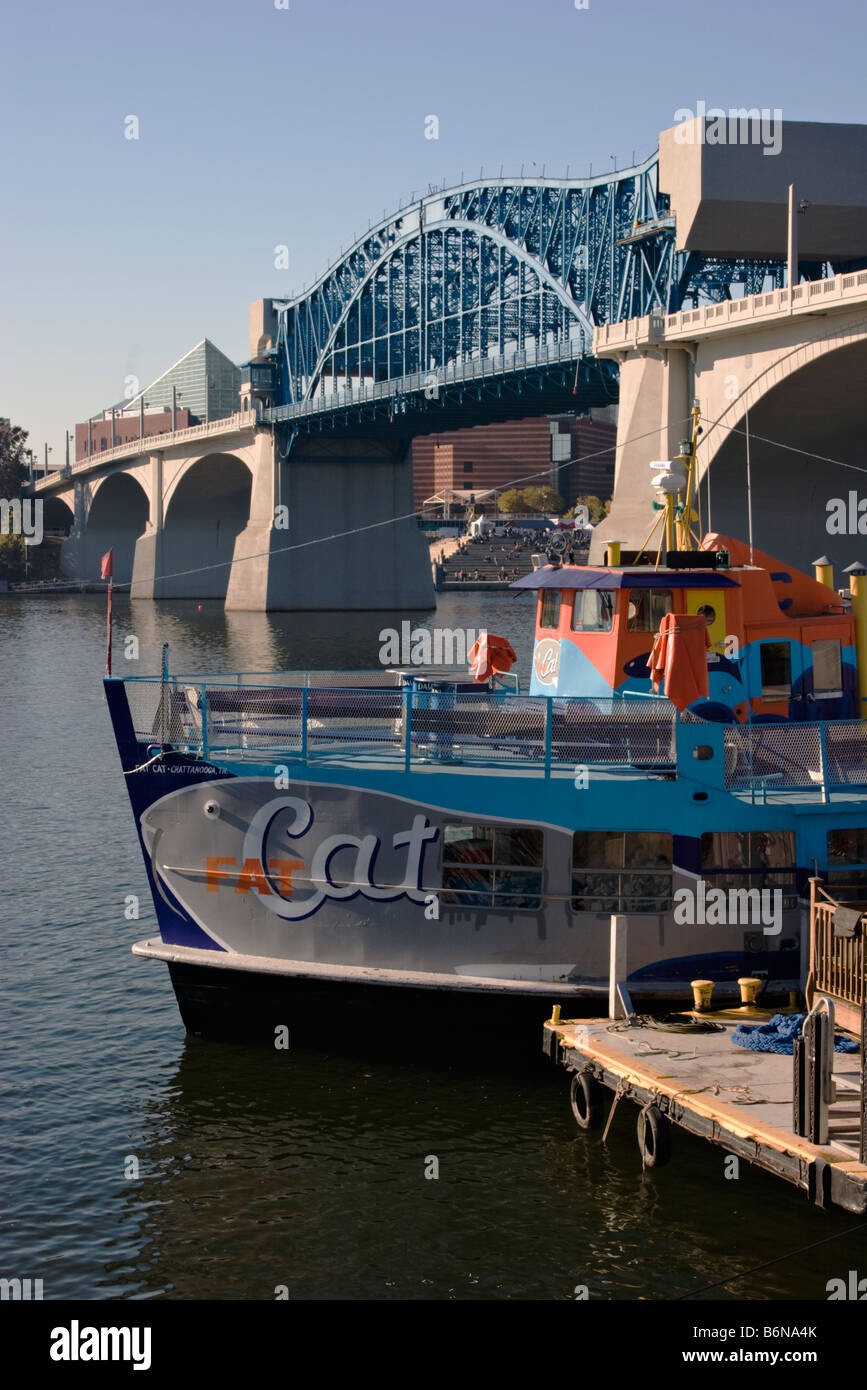 Fat Cat boat in Chattanooga TN Walnut Street bridge is in the ...