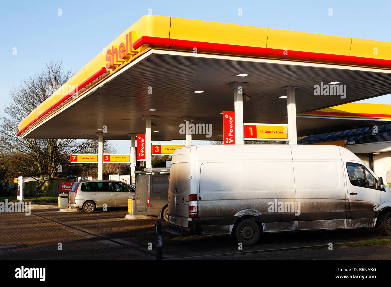 Shell oil and petrol hi-res stock photography and images - Alamy