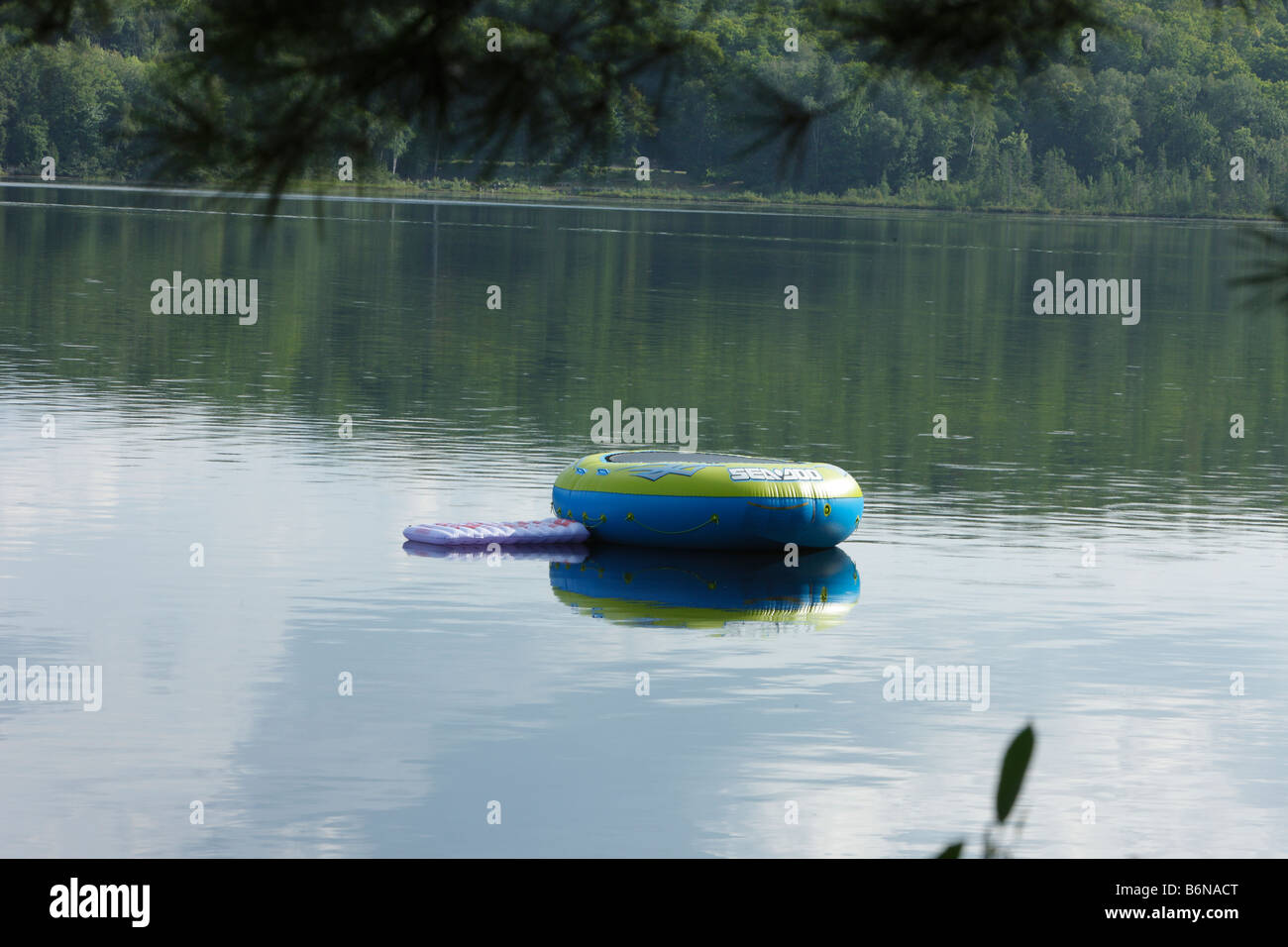 Rubber raft hi-res stock photography and images - Alamy