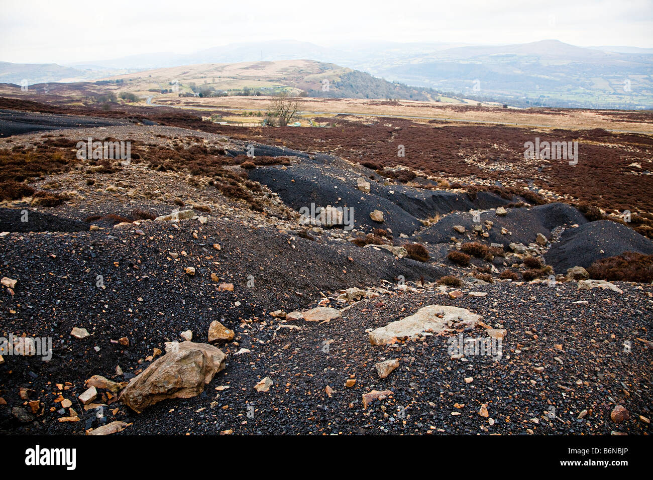 Coal heap uk hi-res stock photography and images - Alamy