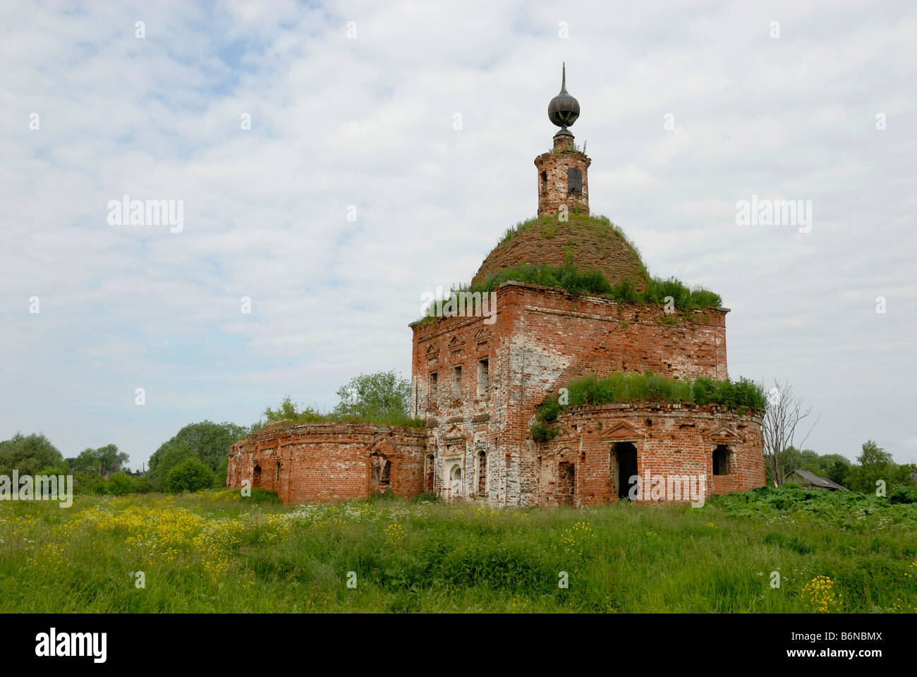 Russia dome copula golden white hi-res stock photography and images - Alamy