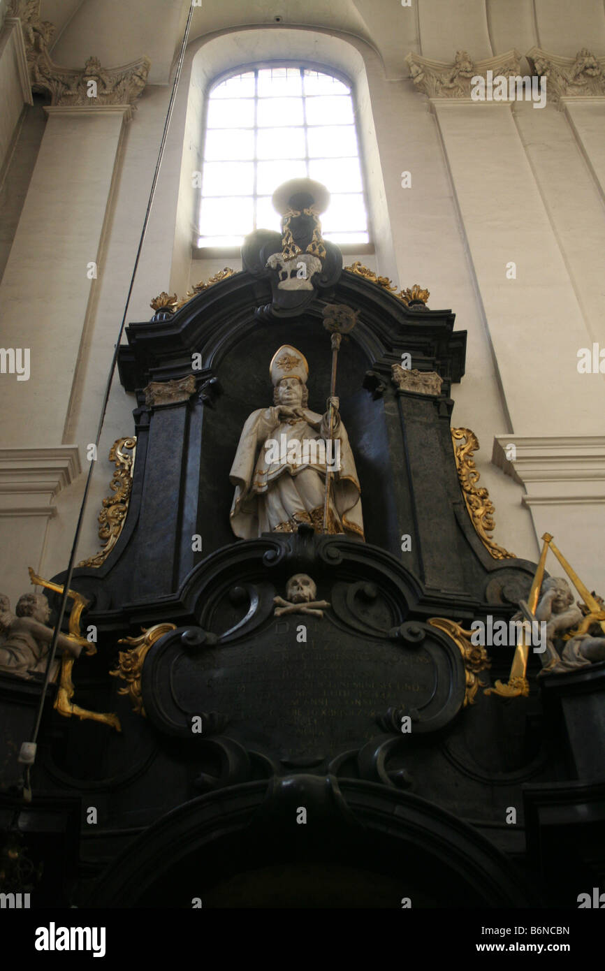 Wawel cathedral altar hi-res stock photography and images - Alamy