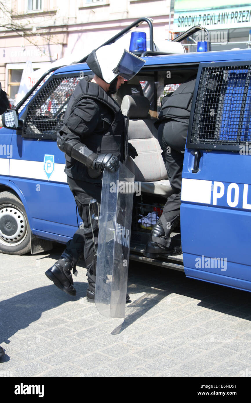 Police man sitting in a polie car Stock Photo - Alamy