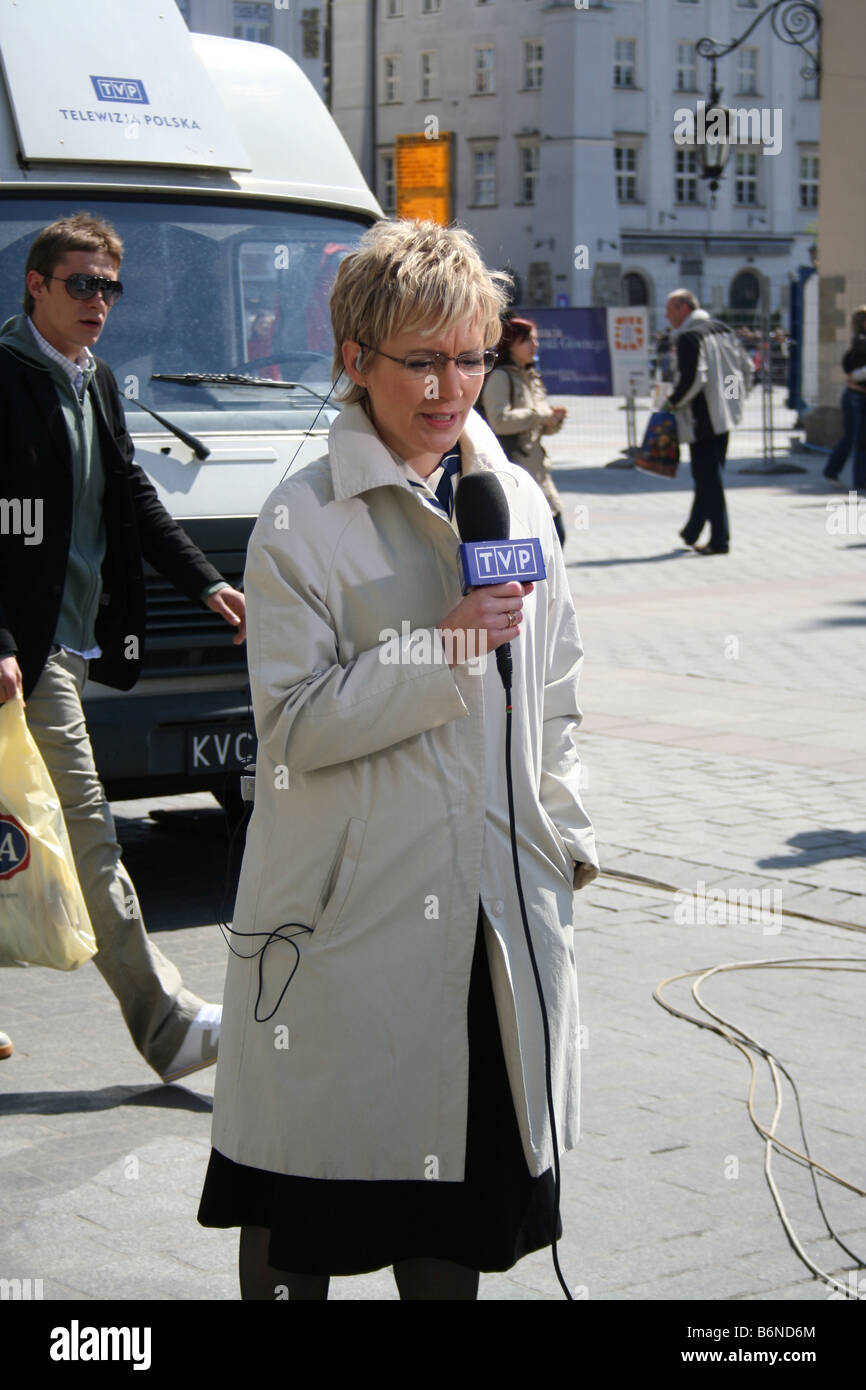 Tv report hi-res stock photography and images - Alamy