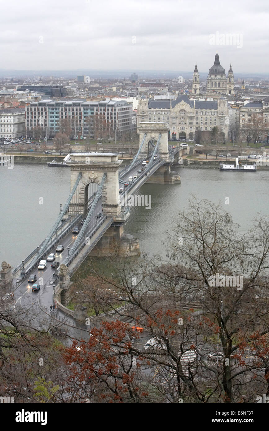 Chain bridge st stephens basilica hi-res stock photography and images ...