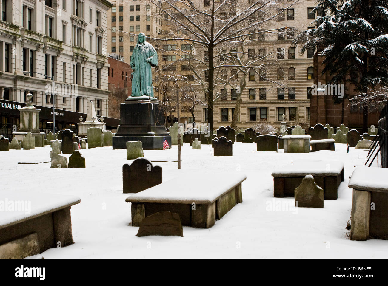 Trinity church grave new york hi-res stock photography and images - Alamy