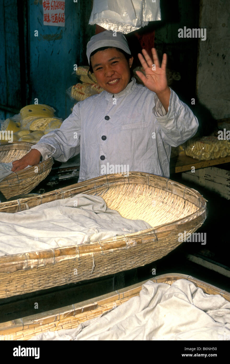 Fresh noodle vendor hi-res stock photography and images - Alamy
