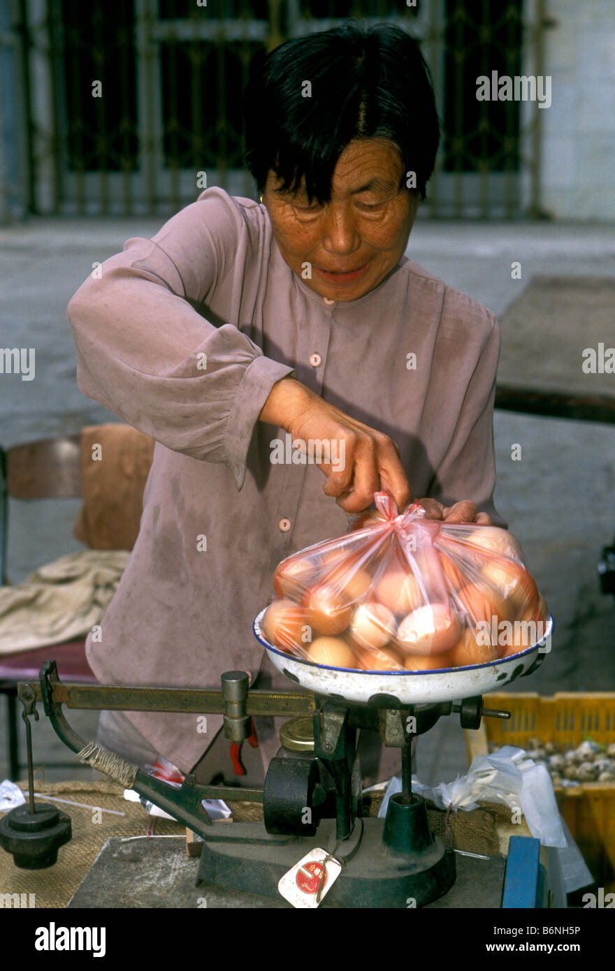 Egg vendor female egg seller female hi-res stock photography and images ...