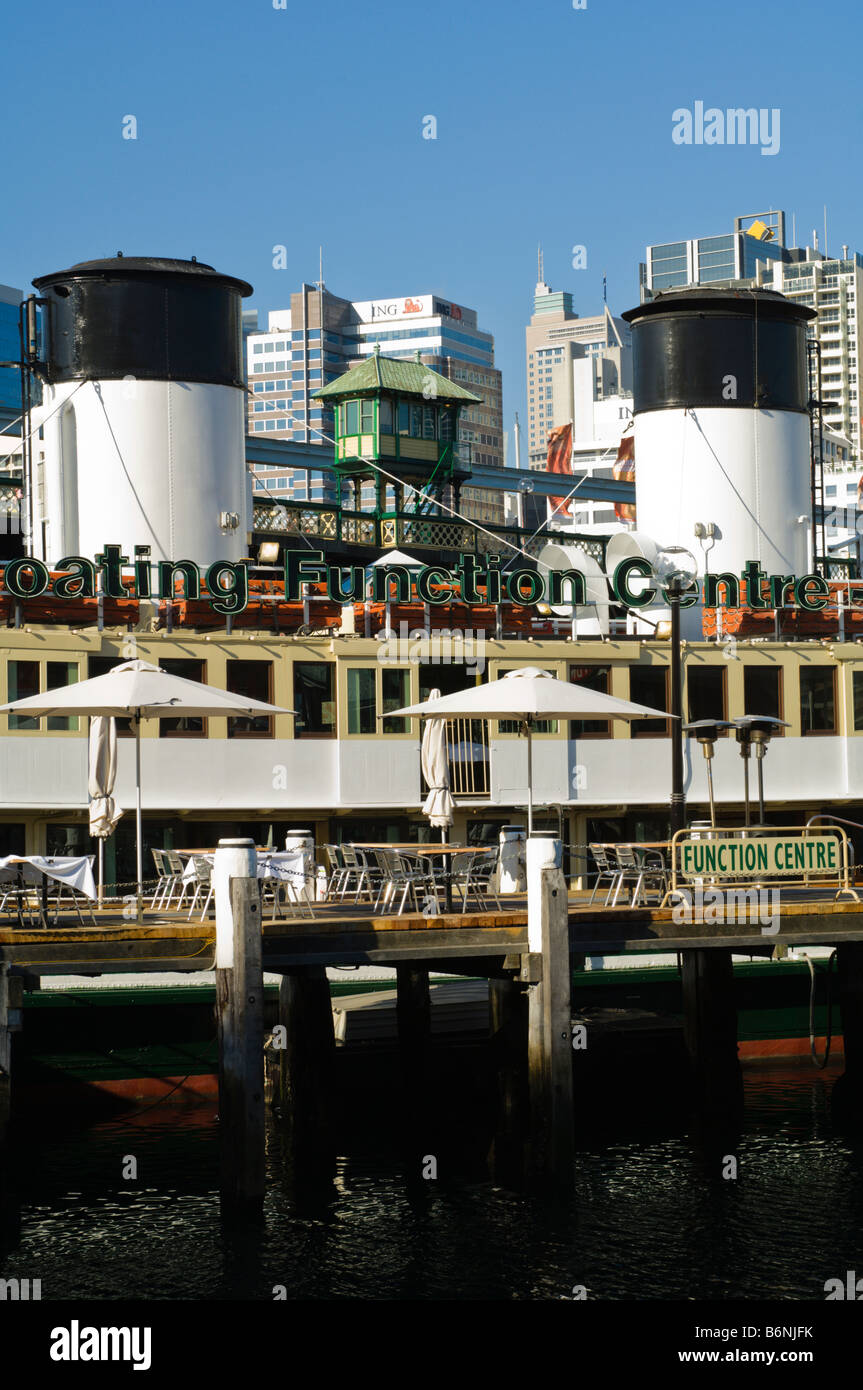 Restaurants darling harbour hi-res stock photography and images - Alamy